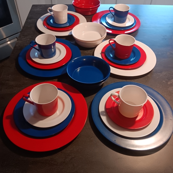 Oneida | Kitchen | Vtg Oneida Deluxe Melamine Melmac Red White And Blue ...